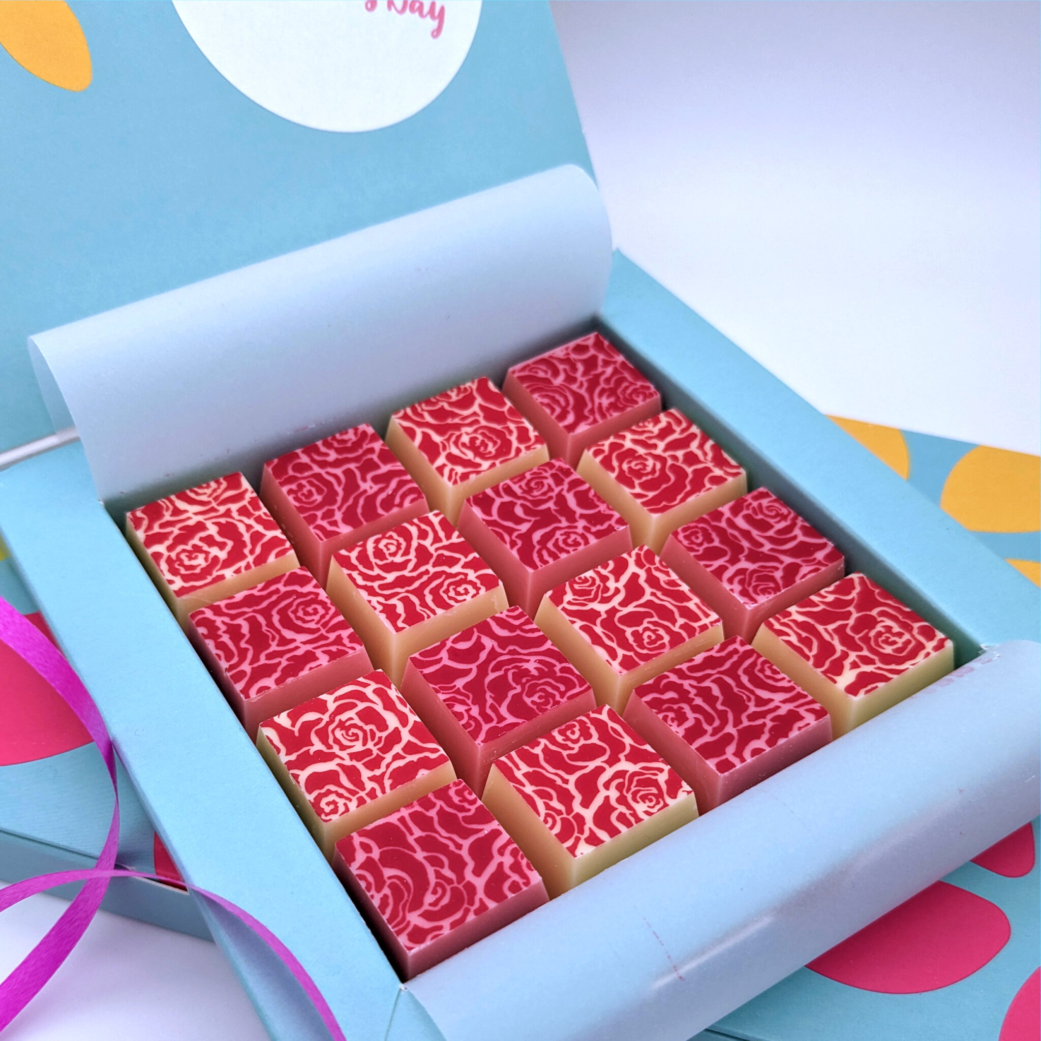 White And Strawberry Flower Roses Chocolate Box - Cocoapod