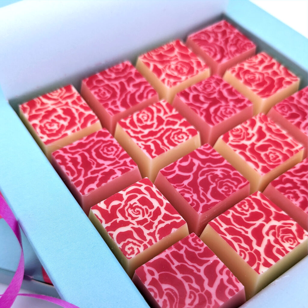 White And Strawberry Flower Roses Chocolate Box - Cocoapod